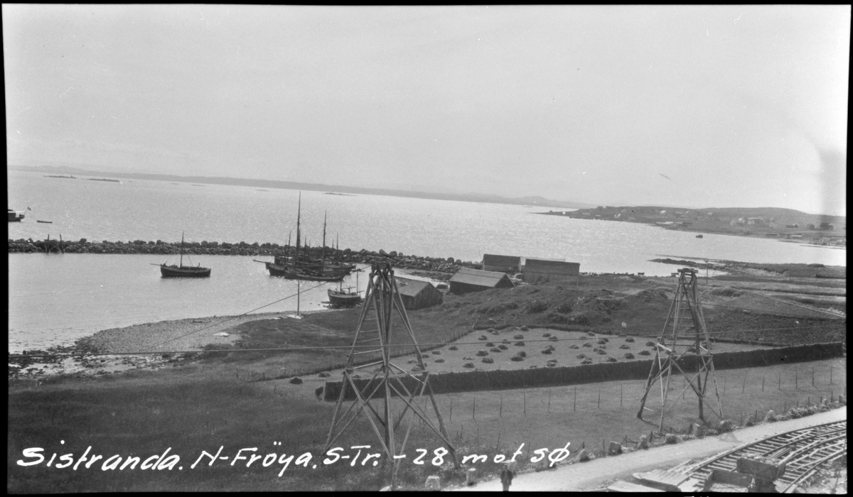 Bygging av molo ved Yttersian, Sistranda, Frøya, - Museet kystens arv ...