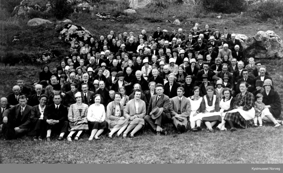 Vikna, Misjonsheimen på Ofstad. Iførste rekke fra venstre: Alfred ...