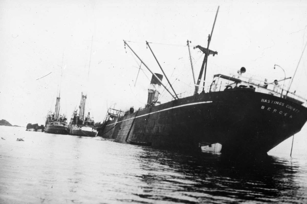 Akterenden av det forlist dampskip HASTINGS COUNTY og to ...