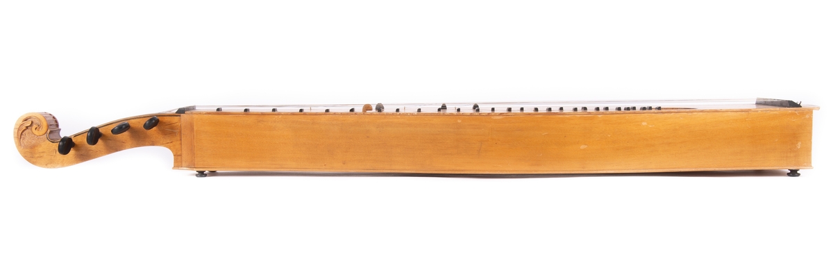 Langeleik - Valdres Folkemuseum / DigitaltMuseum