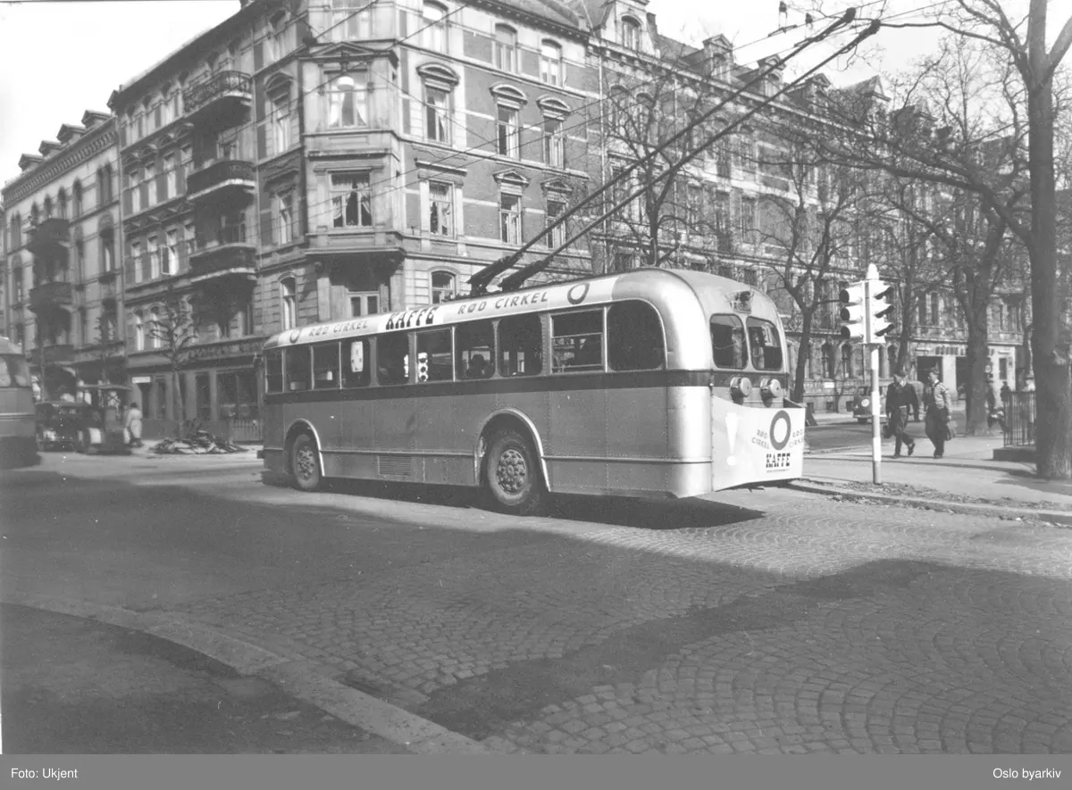Trolleybuss i krysset Bøgdøy allé / Niels Juels gate - Oslo byarkiv ...