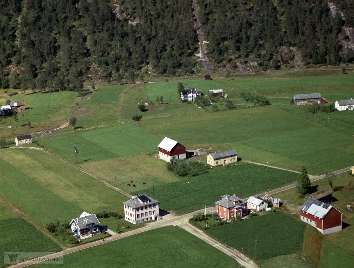 Lervold konfeksjonsfabrikkken.. Løken. Erling Bøs landhandel ...