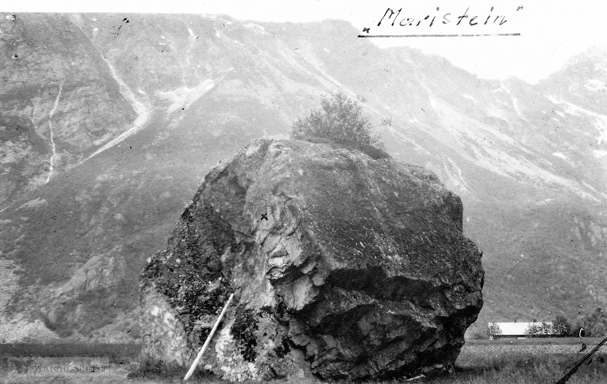 Maristeinen på Marstein. - Romsdalsmuseet / DigitaltMuseum