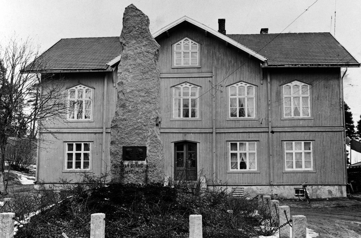 SAGATUN. BAUTA OVER HERMAN OG MIX ANKER. - Anno Domkirkeodden ...