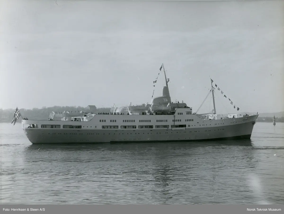 Eksteriør, passasjer- og lasteskipet M/S Braemar, B/N 494 i Oslofjorden ...