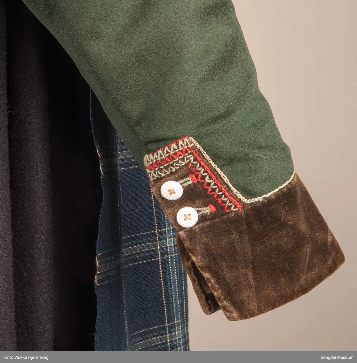Bunad - Hallingdal Museum / DigitaltMuseum