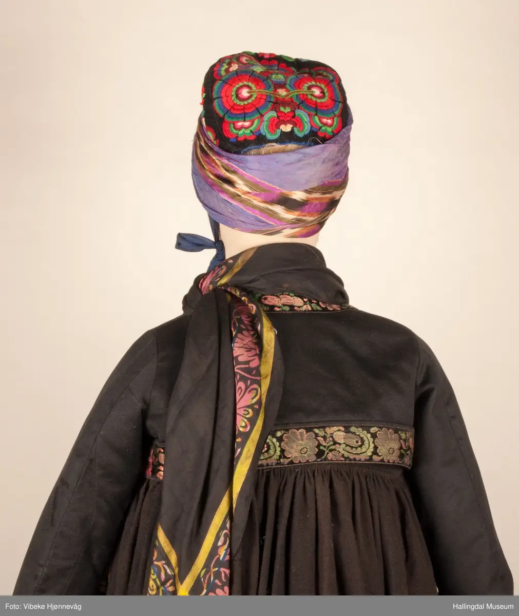 Bunad - Hallingdal Museum / DigitaltMuseum