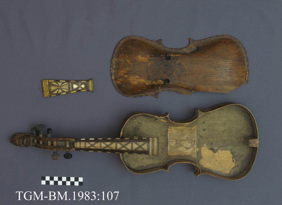 Hardingfele - Telemark Museum / DigitaltMuseum