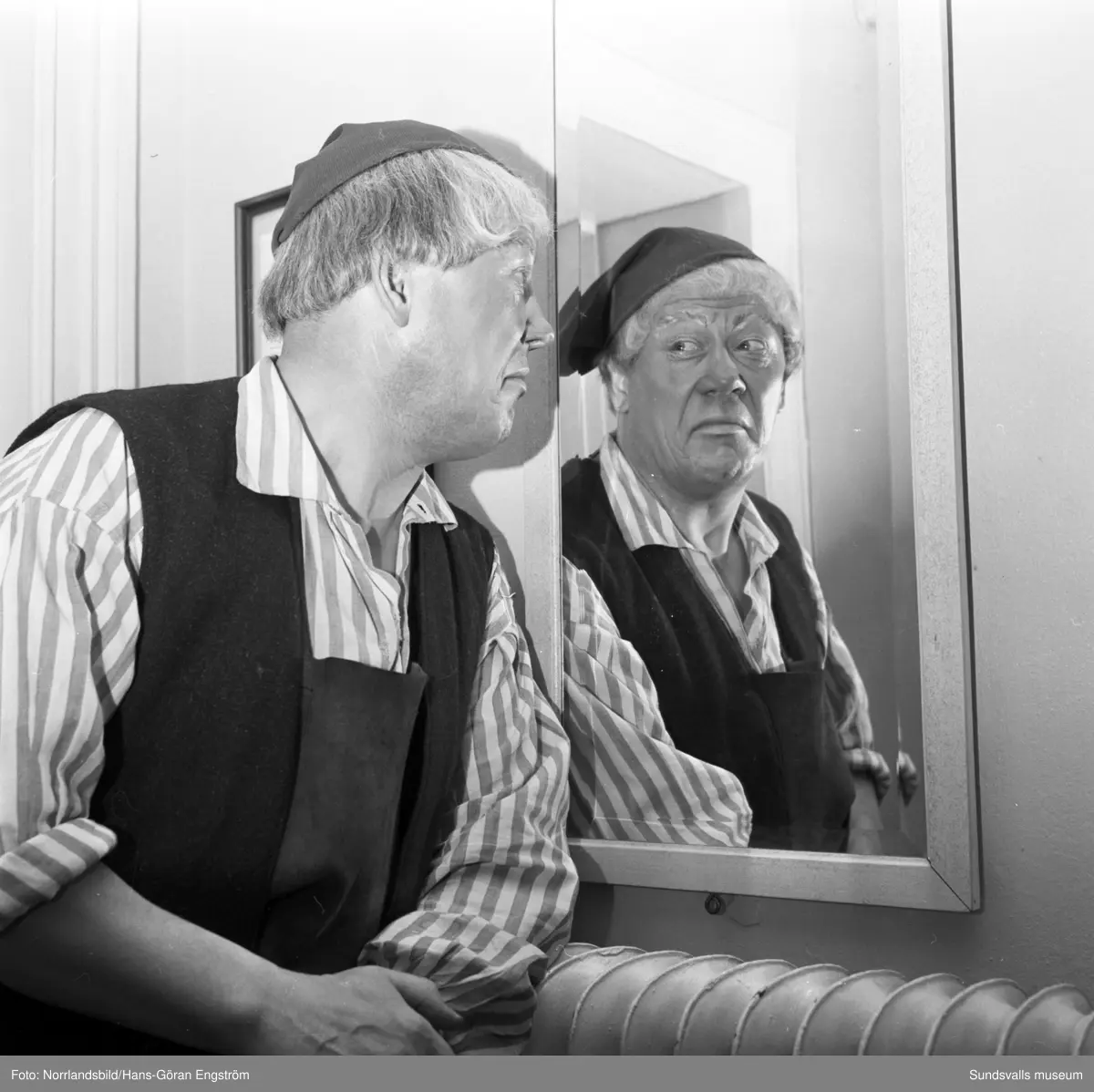 Sven-Erik Jacobsson, operasångare från Sundsvall, i Figaros bröllop ...