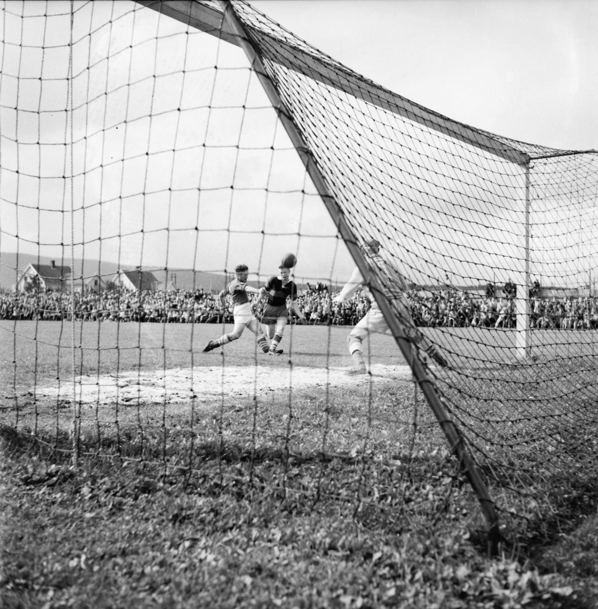 Vardens arkiv. "Pors - Viking 4 runde, 1-3" 23.08.1953 - Telemark ...