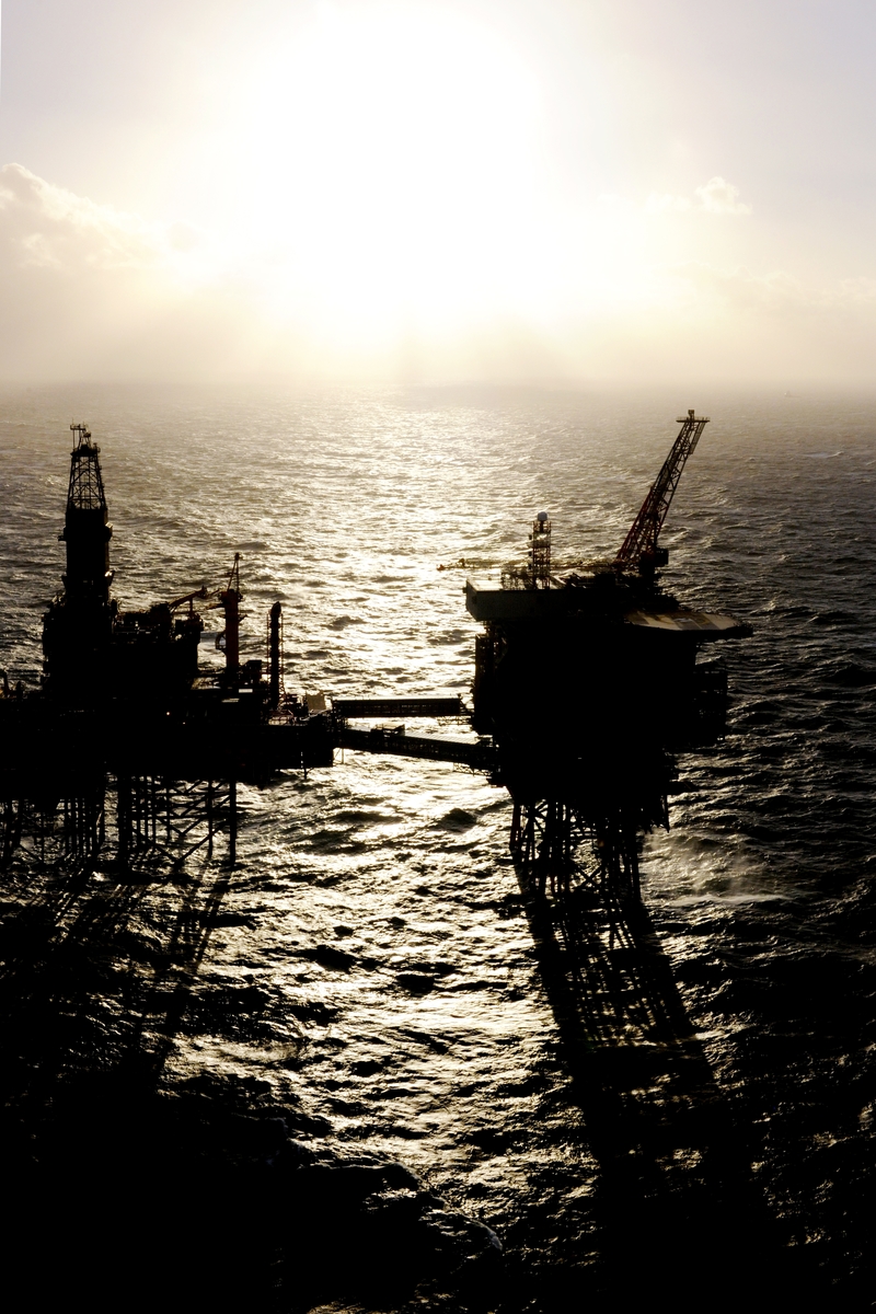 Prosess- og boligplattformen Valhall PH til høyre og deler av ...