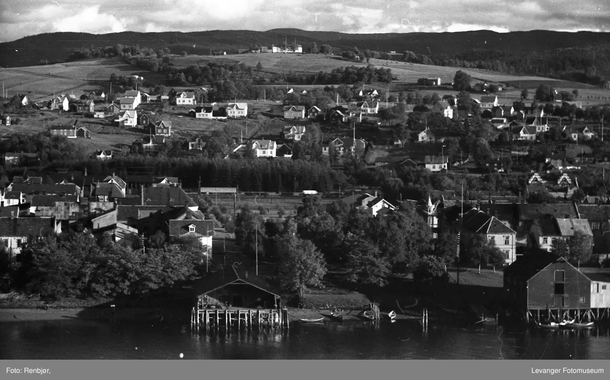 Levanger sentrum og litt fra Nesset. Geite og bebyggelsen nedover mot ...