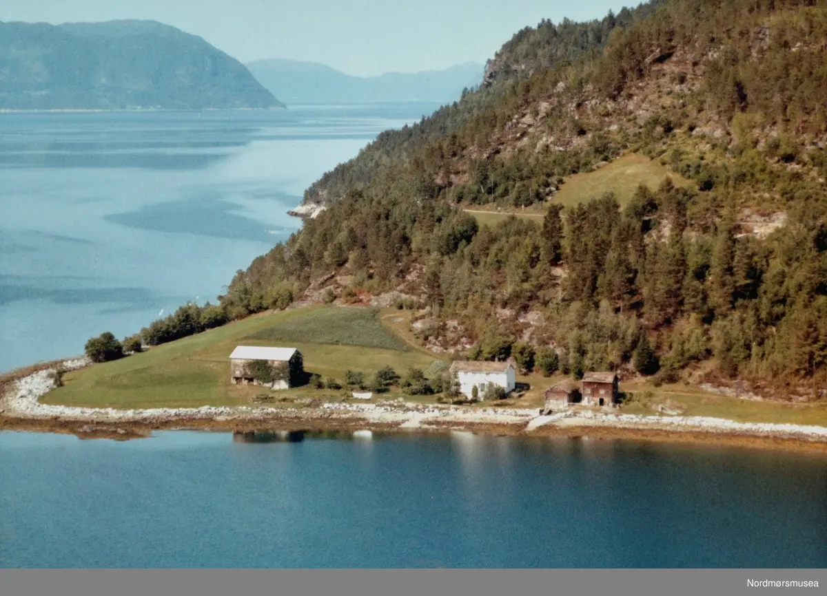 Flyfoto. ";Hunnes";. Bolig tilhørende Nils Hunnes på Stangvik, Surnadal ...