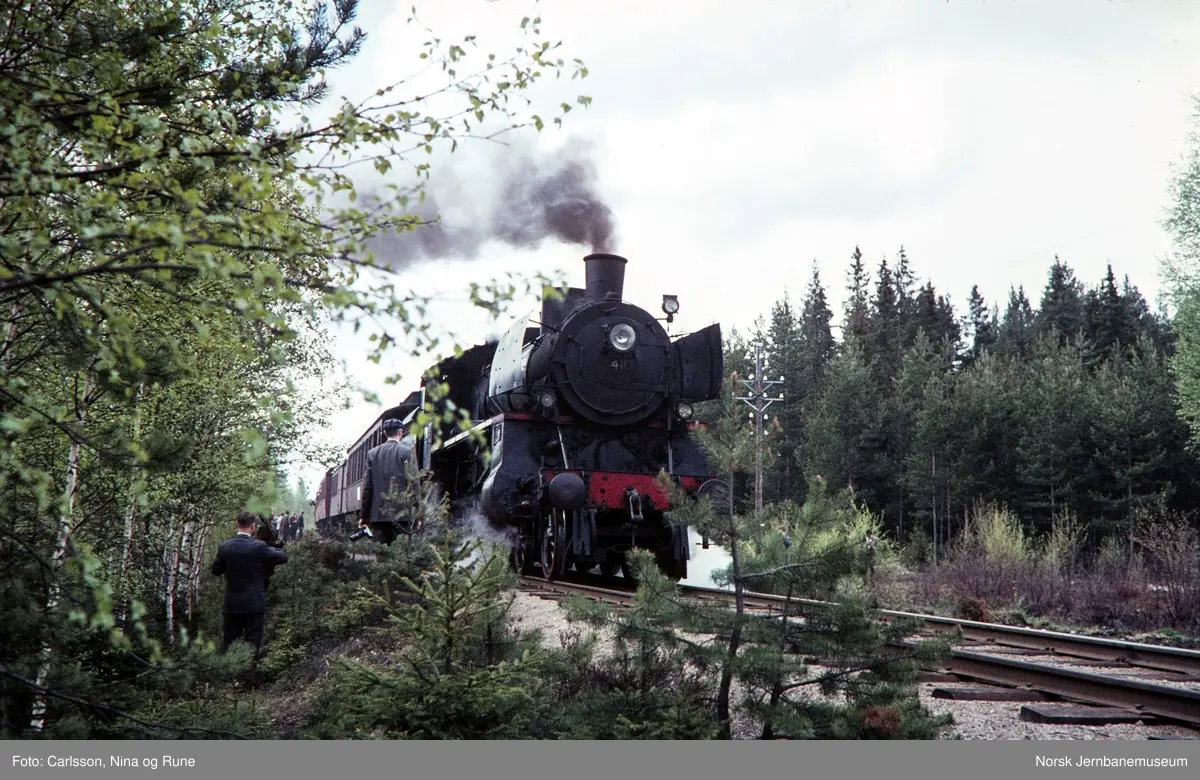 Damplokomotiv type 26c nr. 411 med ekstratog for Svenska ...