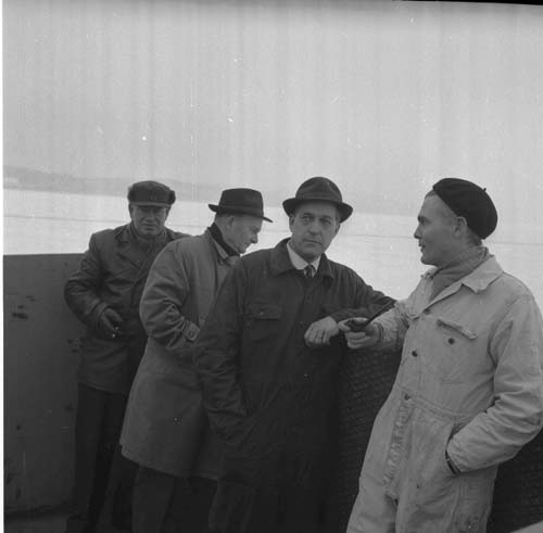På bilfärjan Brahe år 1963. Från vänster: matros Nils Svensson ...