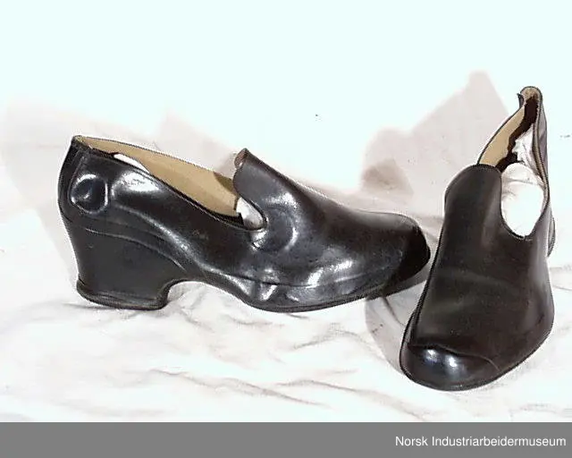 Kalosjer, 1 par - Norsk Industriarbeidermuseum / DigitaltMuseum