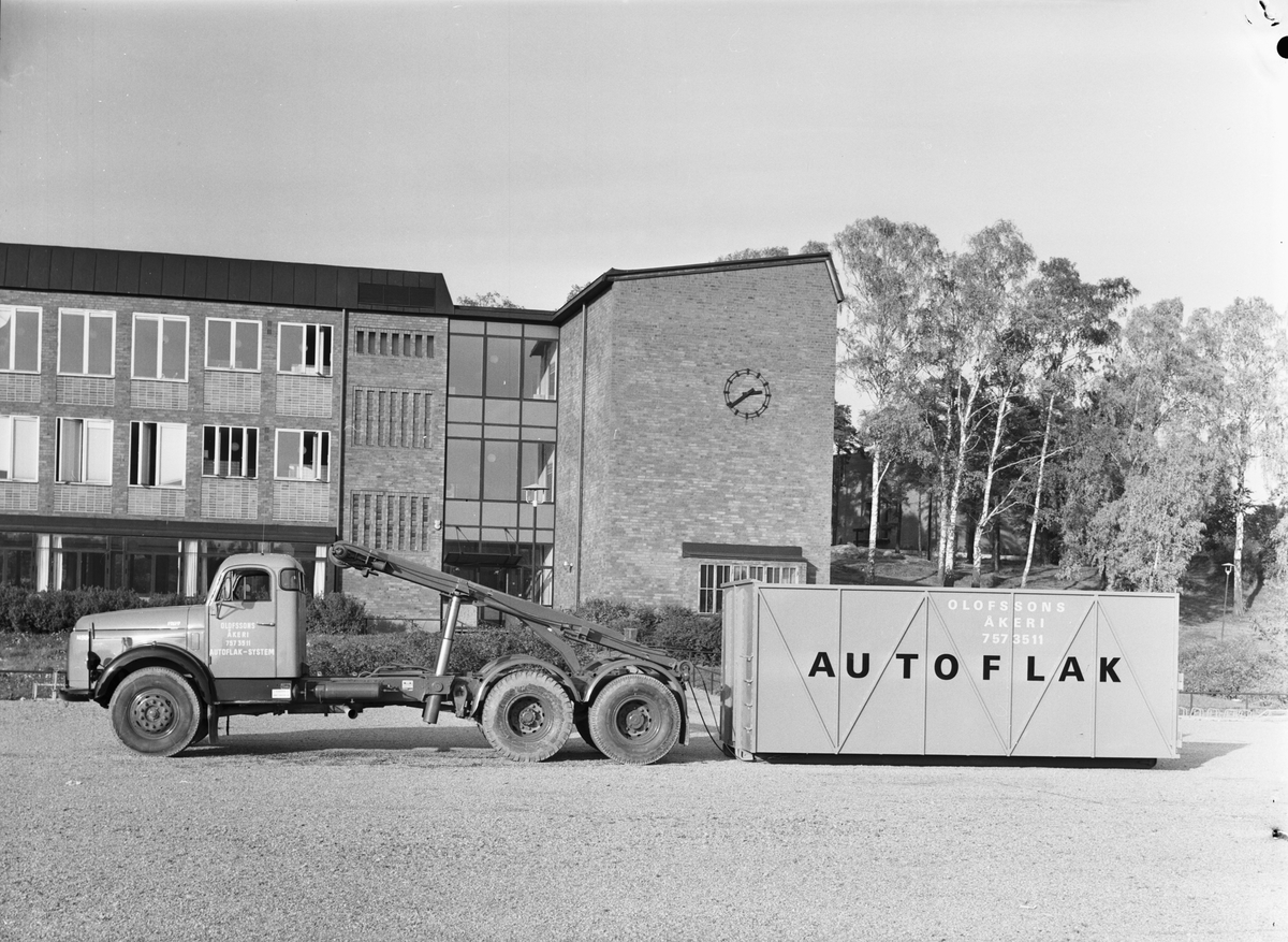 Volvo, Göteborg? Lastbil med container. - Tekniska museet / DigitaltMuseum