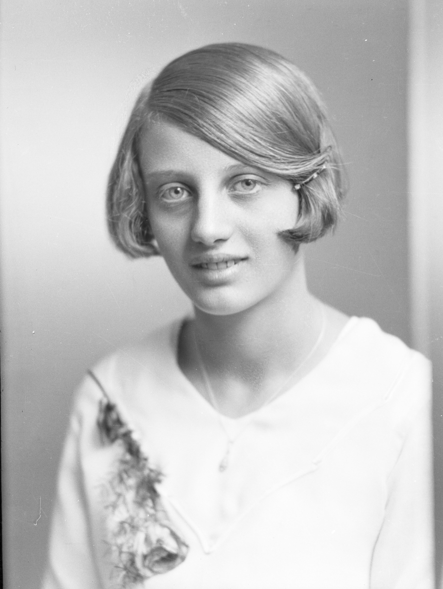 Konfirmanden Karin Håkansson - Länsmuseet Gävleborg / DigitaltMuseum