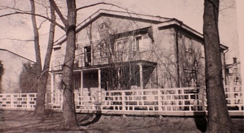 Orig. text: Axel-Karlson familjen. Villan på Drottninggatan 46. - Bild ...