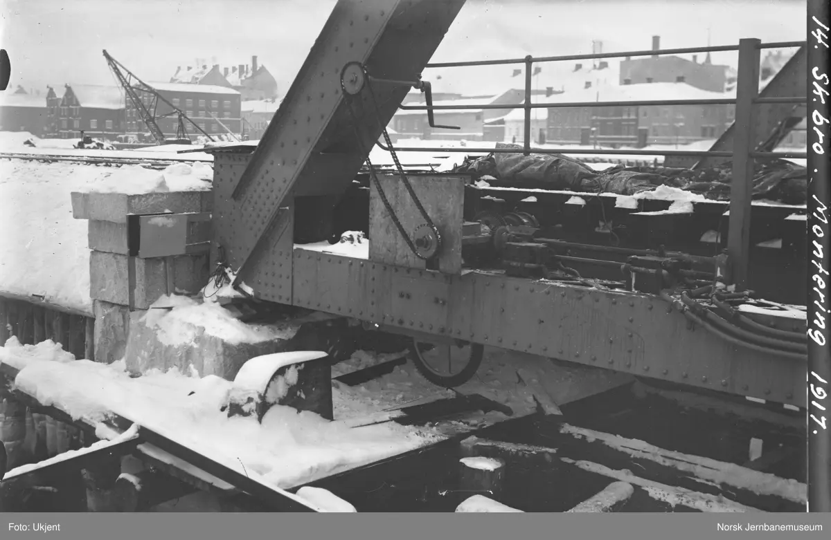 Skansen bru : montering - Norsk Jernbanemuseum / DigitaltMuseum