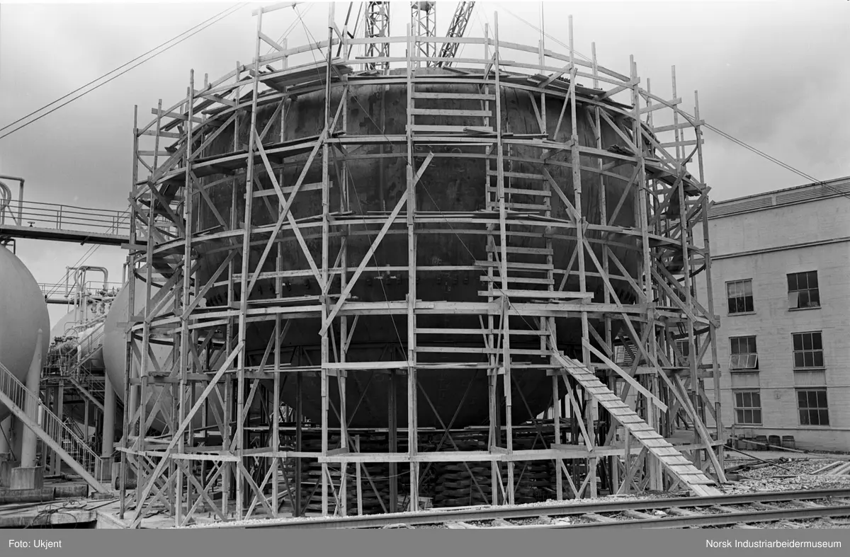 Ny kuletank for NH3. Utvendig forskalling. - Norsk Industriarbeidermuseum / DigitaltMuseum