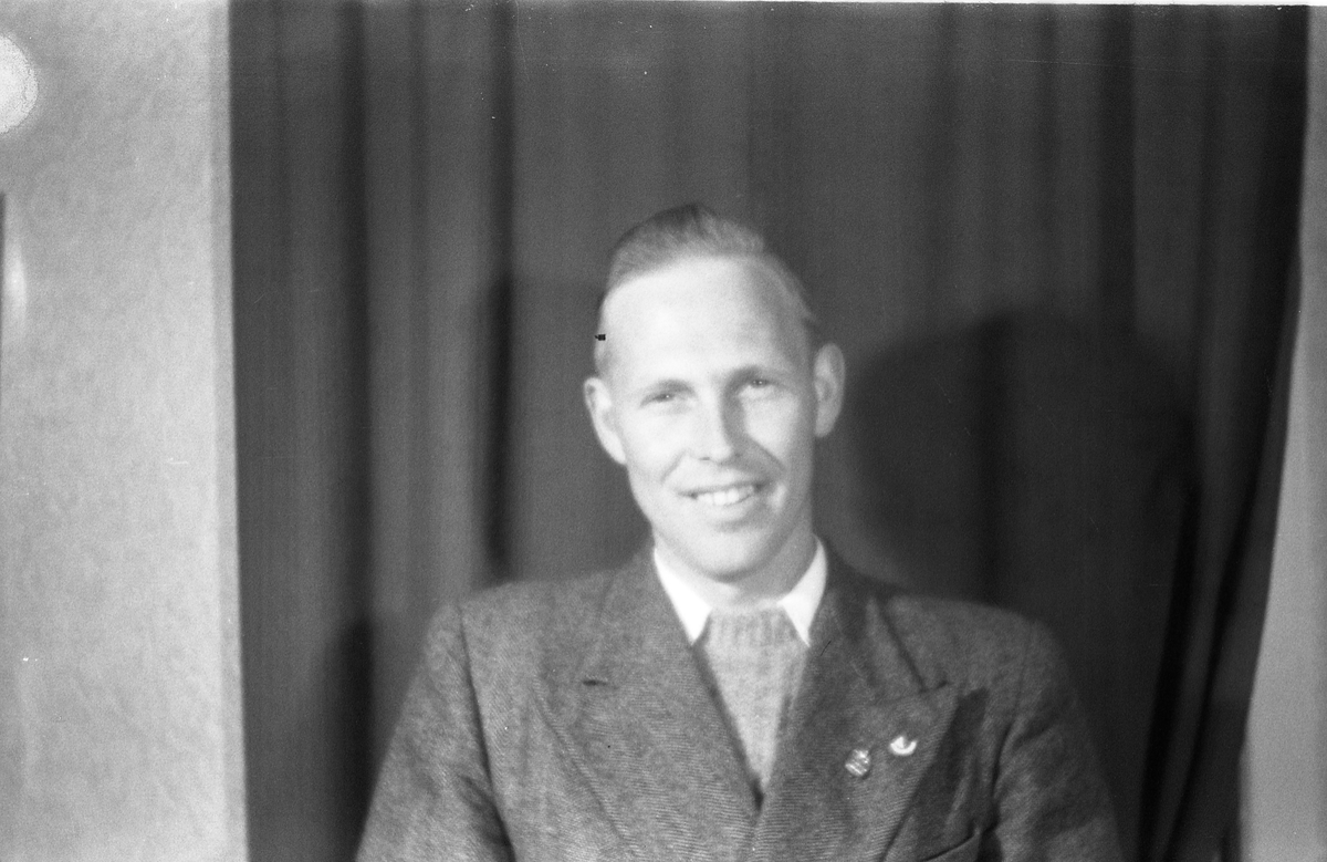 Johan Johansen - Portrett april/mai 1954. Fire bilder. - Mjøsmuseet ...