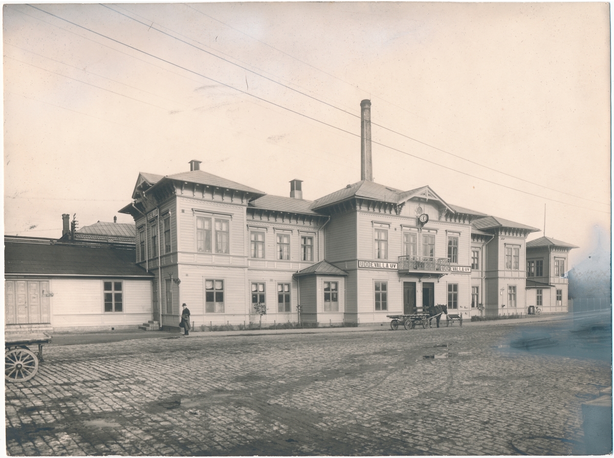 UVHJ stationshus, gatusidan - Järnvägsmuseet / DigitaltMuseum