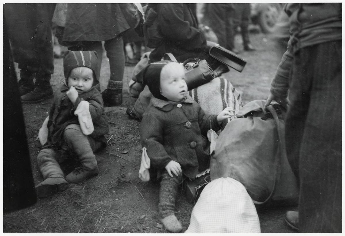 Finska flyktingar i Haparanda, hösten 1944. - Järnvägsmuseet ... Finska flyktingar i Haparanda, hösten 1944. - Järnvägsmuseet ...