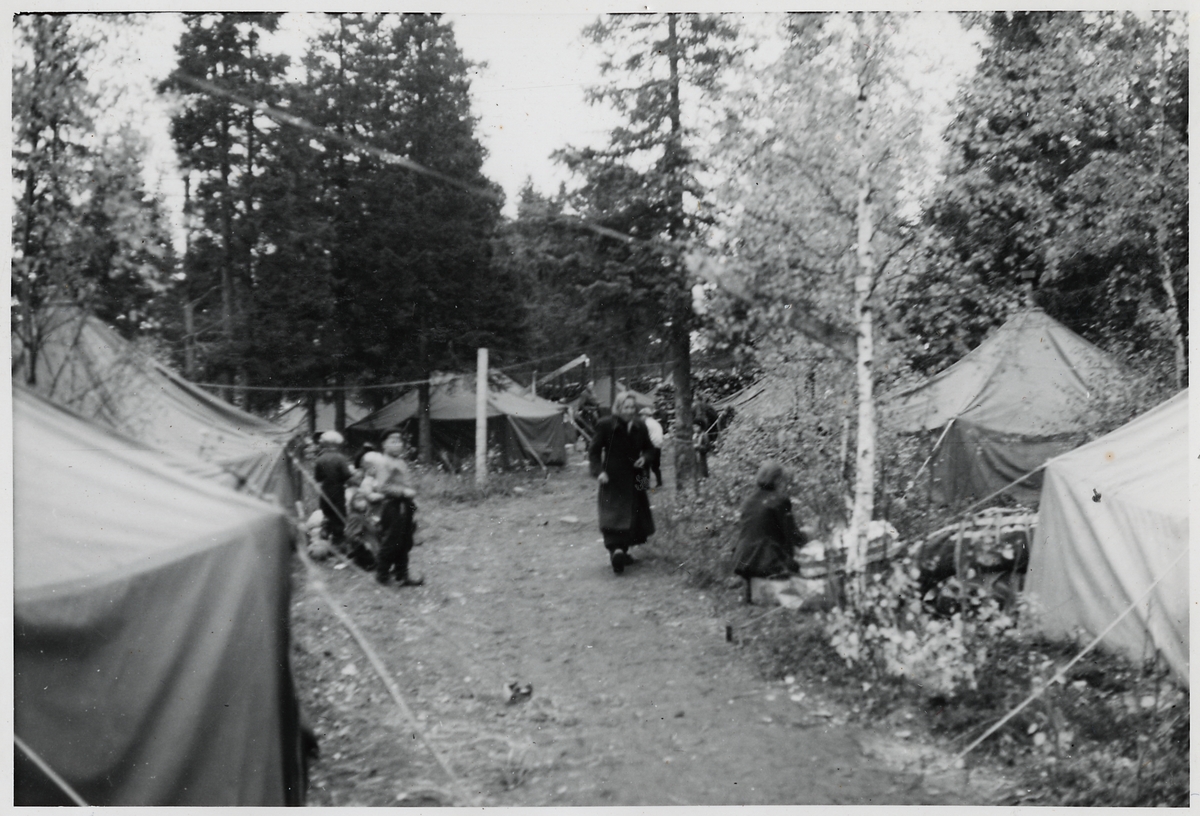 Finska flyktingar i Haparanda, hösten 1944. - Järnvägsmuseet ... Finska flyktingar i Haparanda, hösten 1944. - Järnvägsmuseet ...