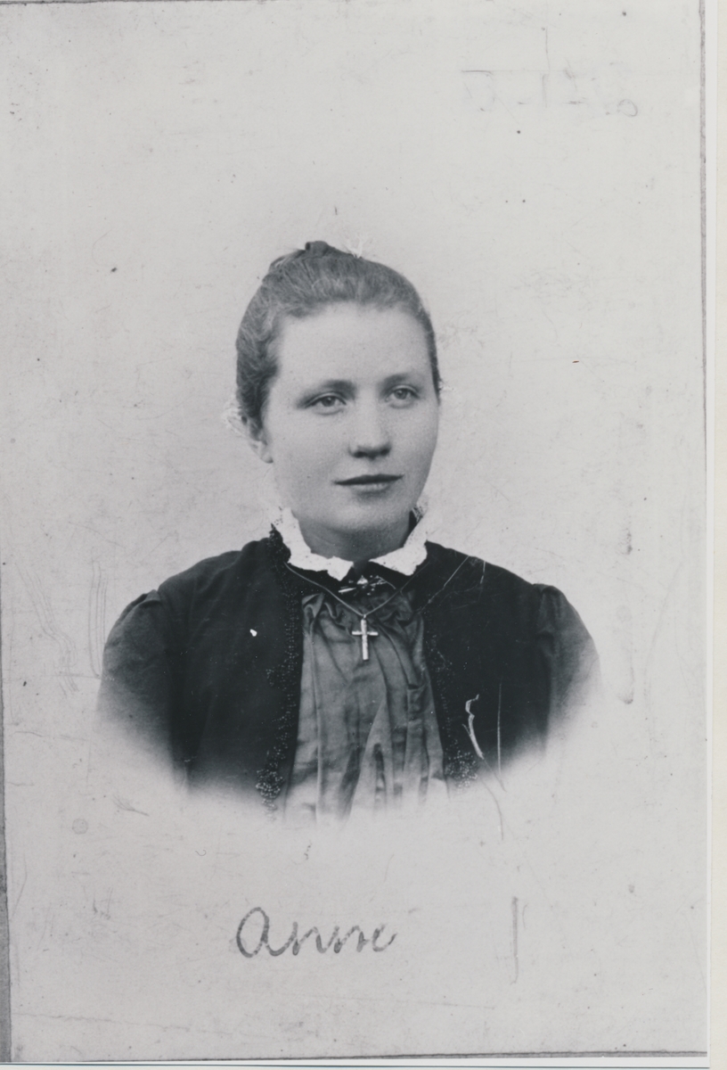 Anne-Elise Andreassen. Ca 1905. - Midt-Troms Museum / DigitaltMuseum