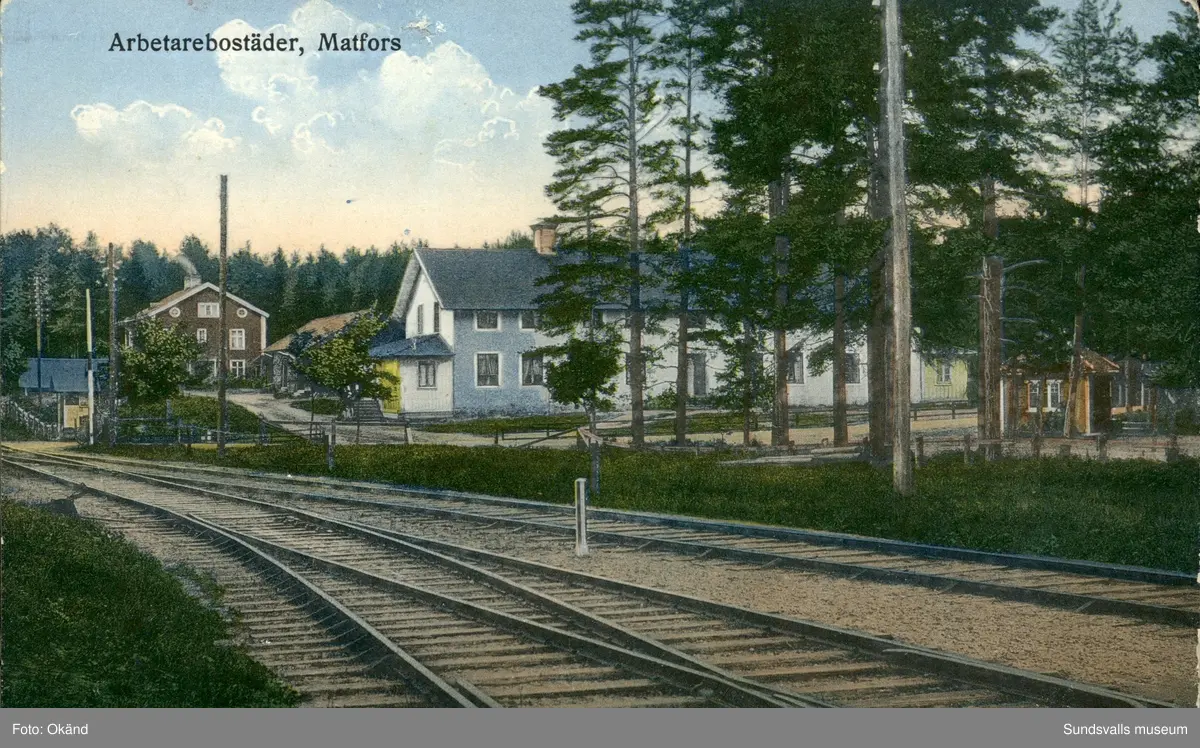 Vykort med motiv över arbetarbostäder i Matfors. - Sundsvalls museum ...