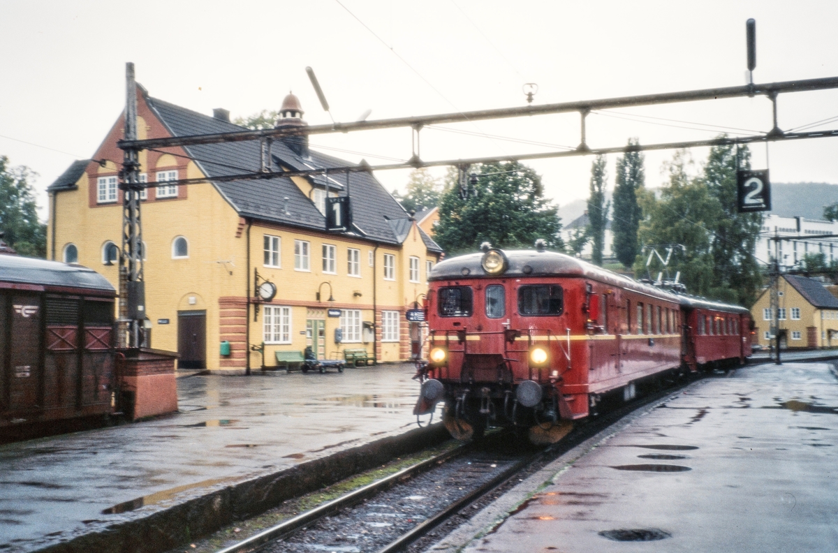 Elektrisk motorvognsett type 68 på Notodden stasjon - Museene i ...