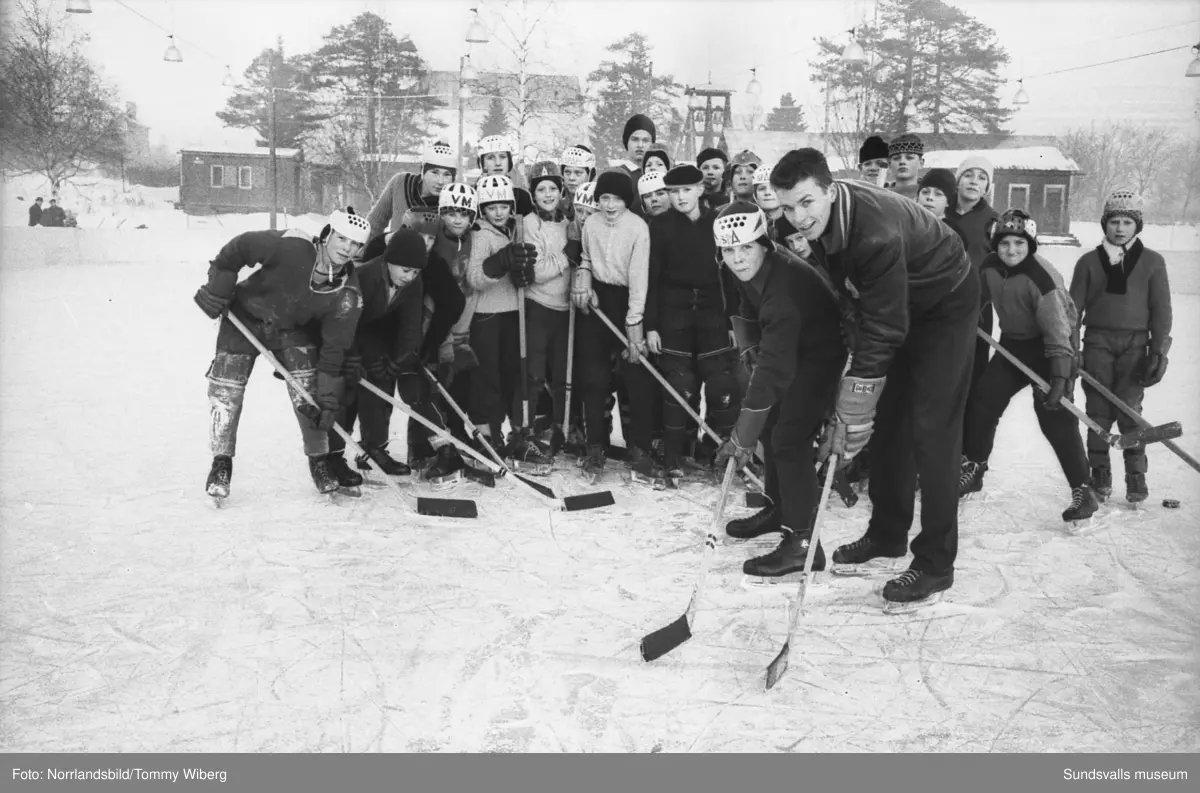 Wifsta-Östrands hockeystjärna Bert-Ola Nordlander tränar ungdomar i ...