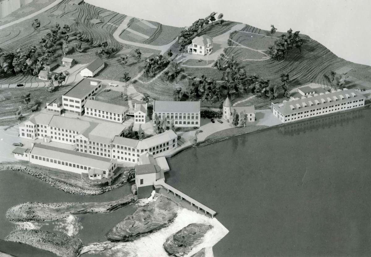 Modell KV - nedre fabrikk Foto: Modell over nedre fabrikk. - Norsk ...