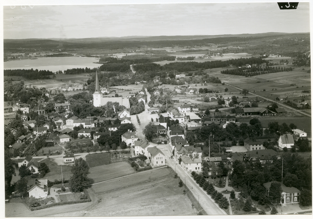 Norberg sn, Norberg. Flygfoto över Norberg, med kyrkan. 1932 ...