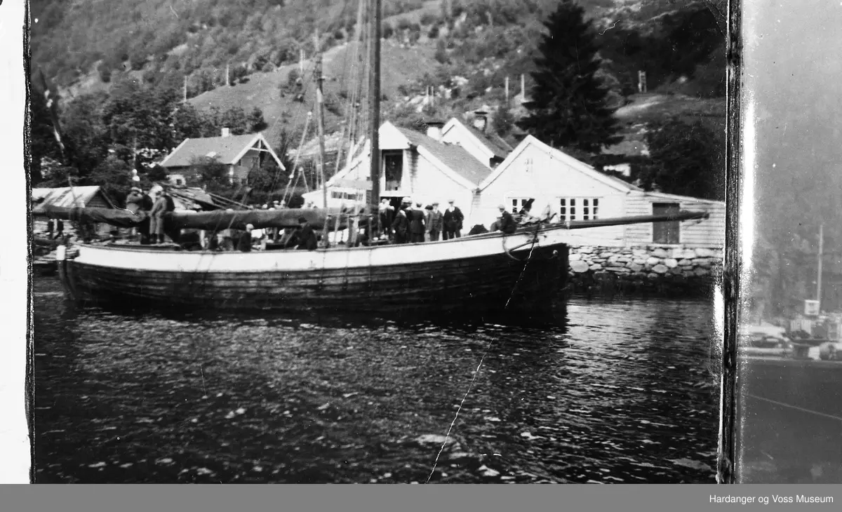"17.mai", slupp, Stamnes - Hardanger og Voss Museum / DigitaltMuseum