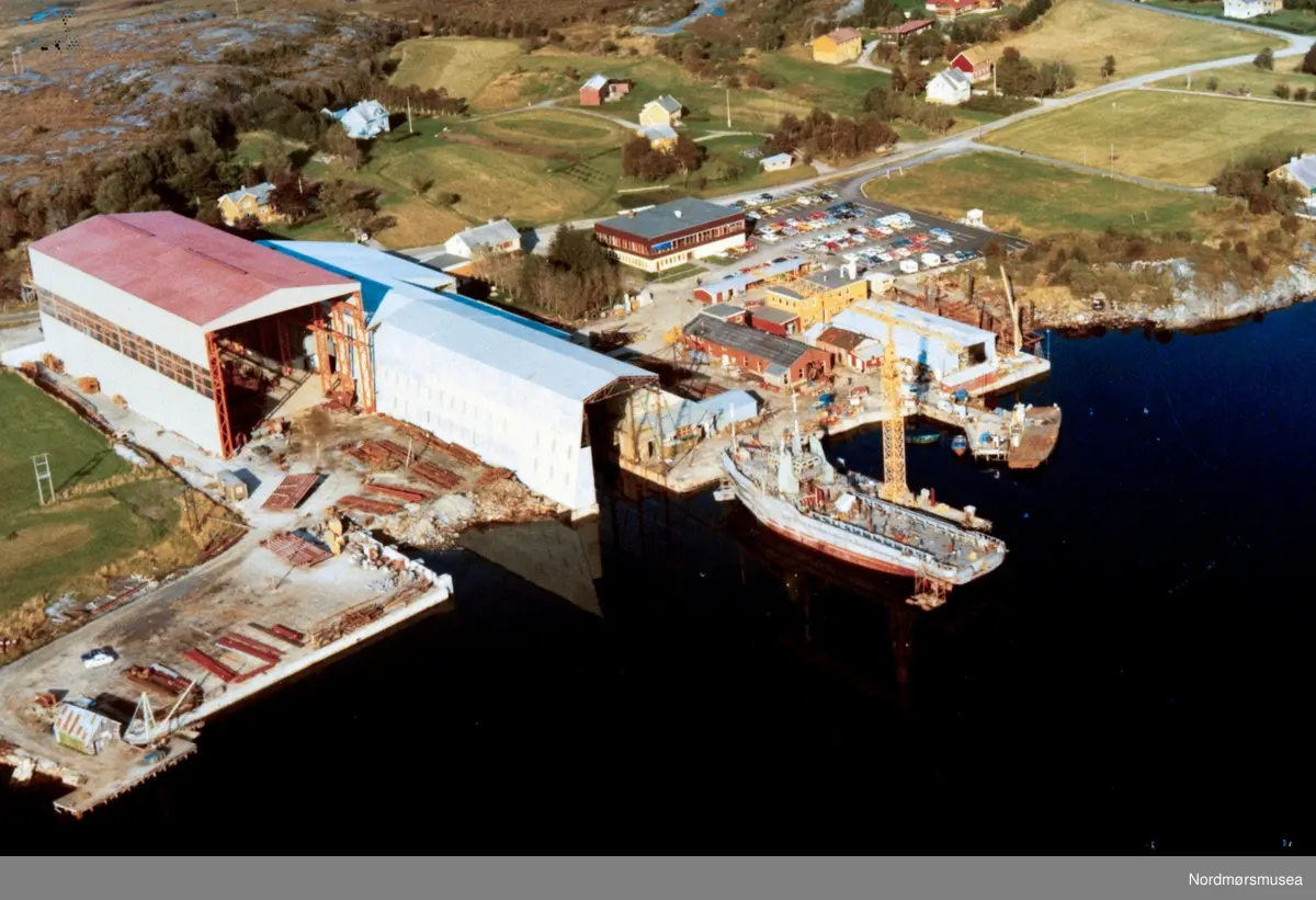 Aukra bruk. Foto Eilif Næss. Bildet er fra avisa Tidens Krav sitt arkiv i tidsrommet 1970-1994 ...