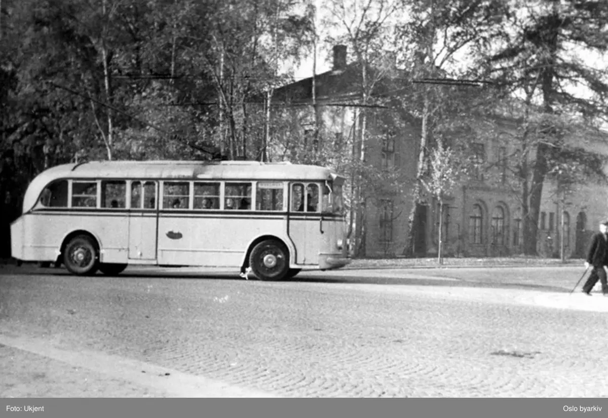 Oslo Sporveier. A-15749 trolleybuss på linje 17, første trolleybuss ...