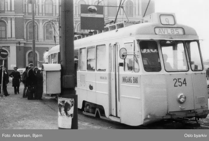 Oslo Sporveier. Trikk motorvogn 254 type MBG (tidligere Gøteborg-vogn ...