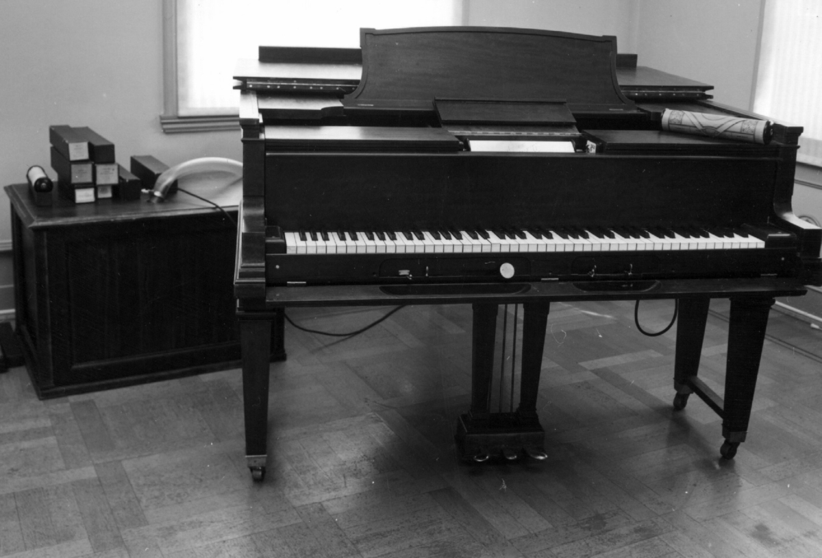 Reproduserende flygel - Ringve Musikkmuseum / DigitaltMuseum