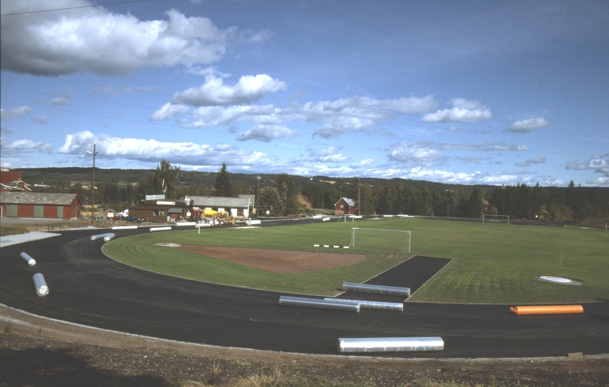 ROMEDAL STADION BYGGES OM TIL HEDMARKS FØRSTE FRIIDRETTSANLEGG MED FAST ...