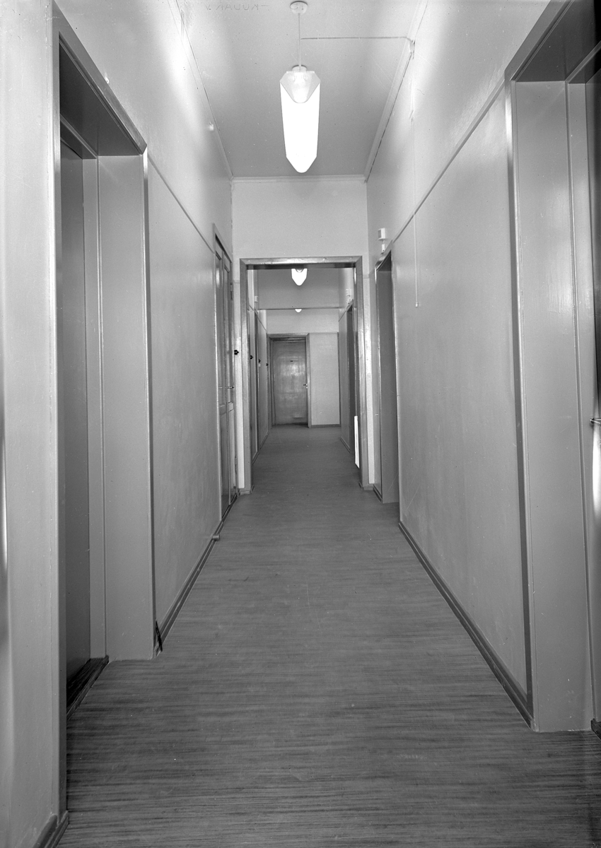 HAMAR SYKEHUS. INTERIØR. KORRIDOR. Foto for Hamar Arbeiderblad. - Anno ...