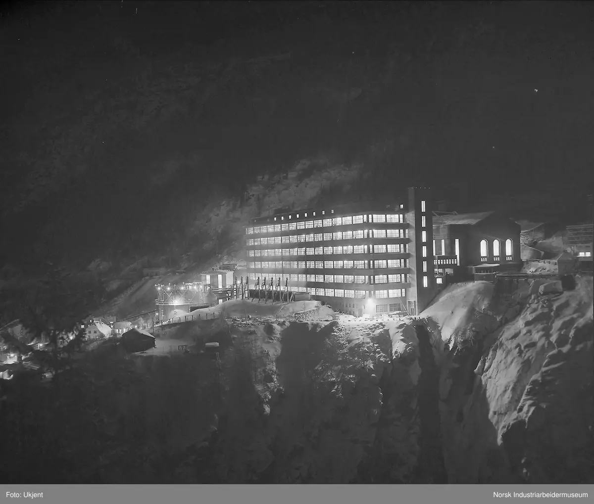 Nattbilde. Vemork. Hydrogenfabrikken (Vemork Kraftstasjon) - Norsk ...
