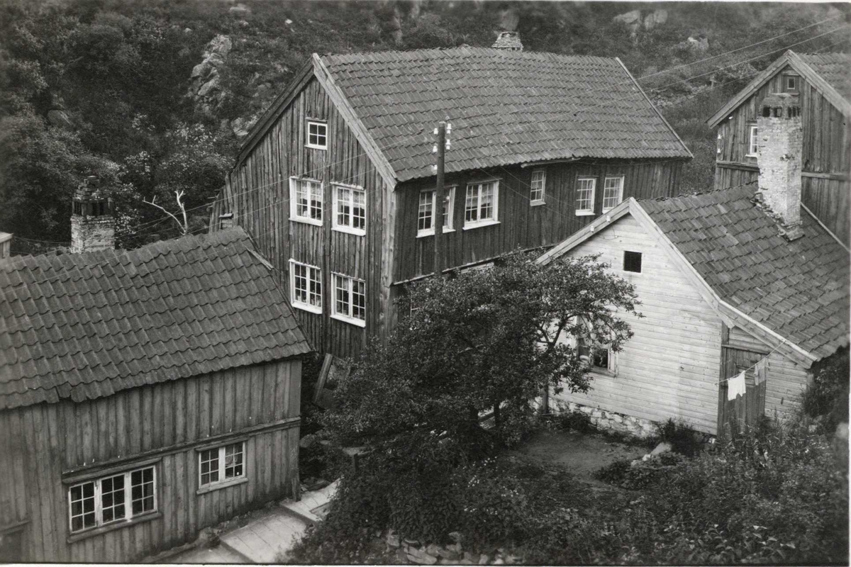 Trehusbebyggelse, Kleven, Mandal, Vest-Agder. Fotografert 1923. - Norsk ...
