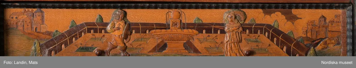 Skåp, kabinettskåp, trä; två dörrar; blindträ furu, fanér svartbetsat ...