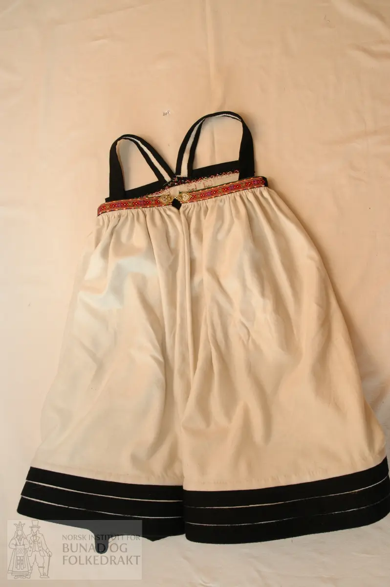 Stakk - Norsk institutt for bunad og folkedrakt / DigitaltMuseum