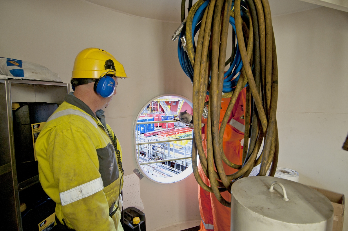 I kran nr.2 på Statfjord C er der flere rom i selve fundamentet og Roar ...