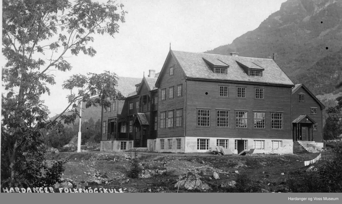 Hardanger Folkehøgskule - Hardanger og Voss Museum / DigitaltMuseum