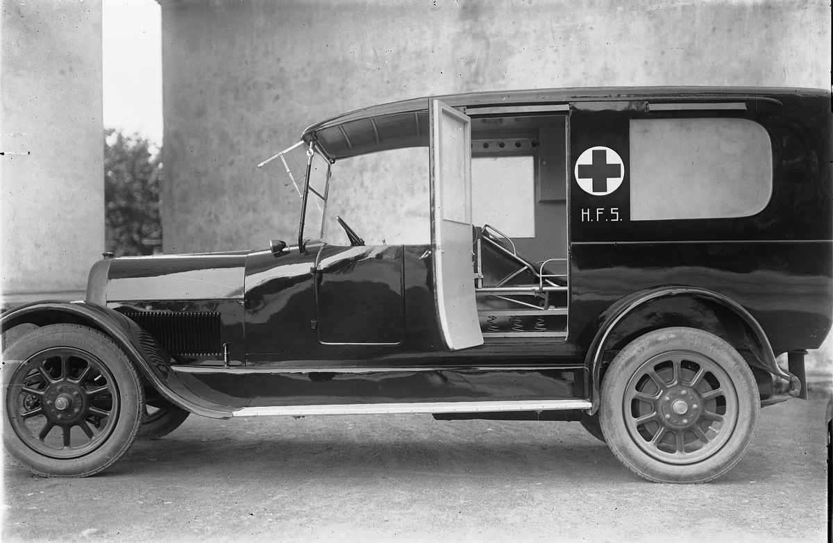 HAMAR SYKEHUS, HEDMARK FYLKESSYKEHUS, SYKEBIL, AMBULANSE. FIAT 510 ...